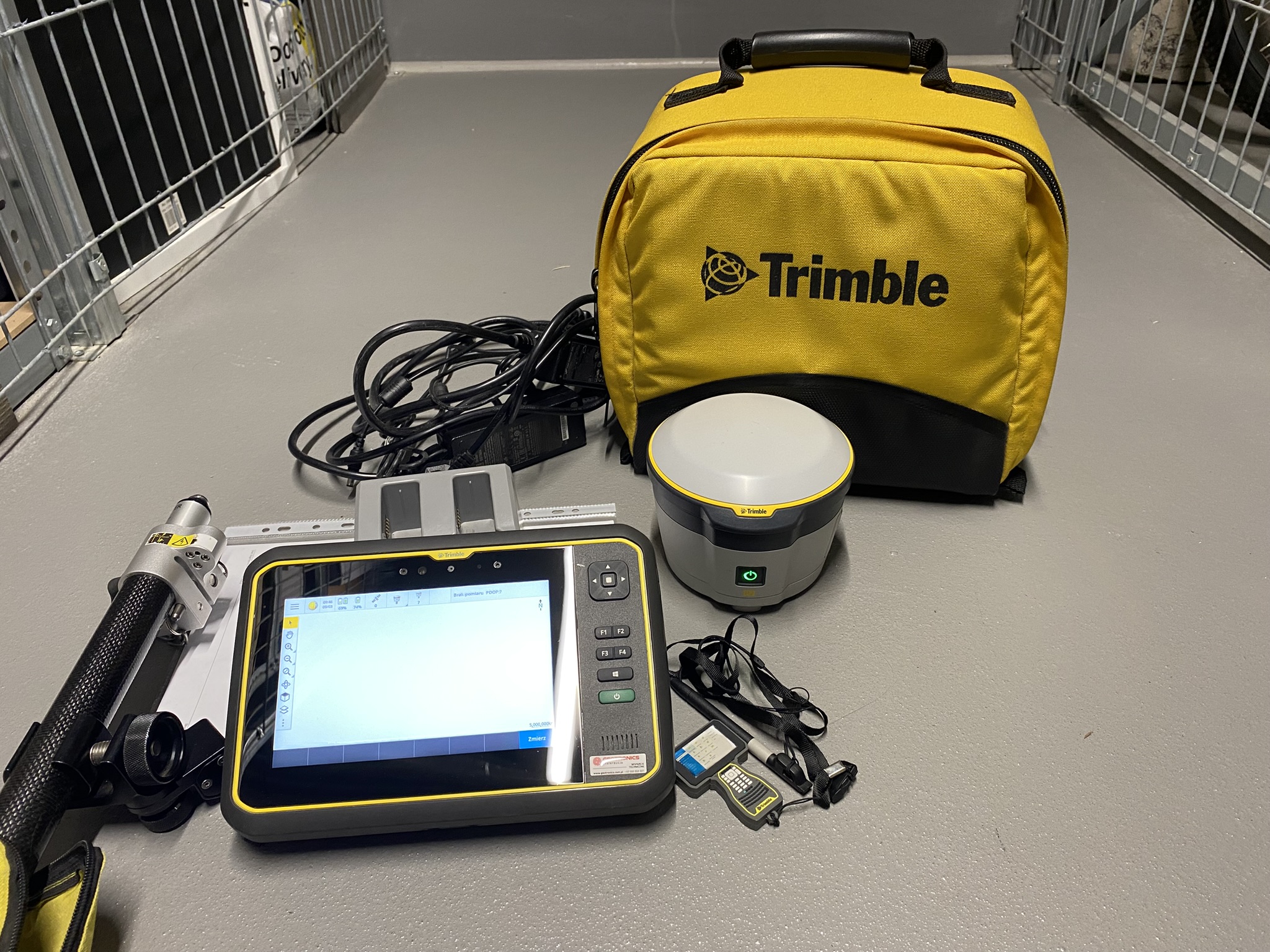 Trimble R2 with T7 controller - Geosell.eu